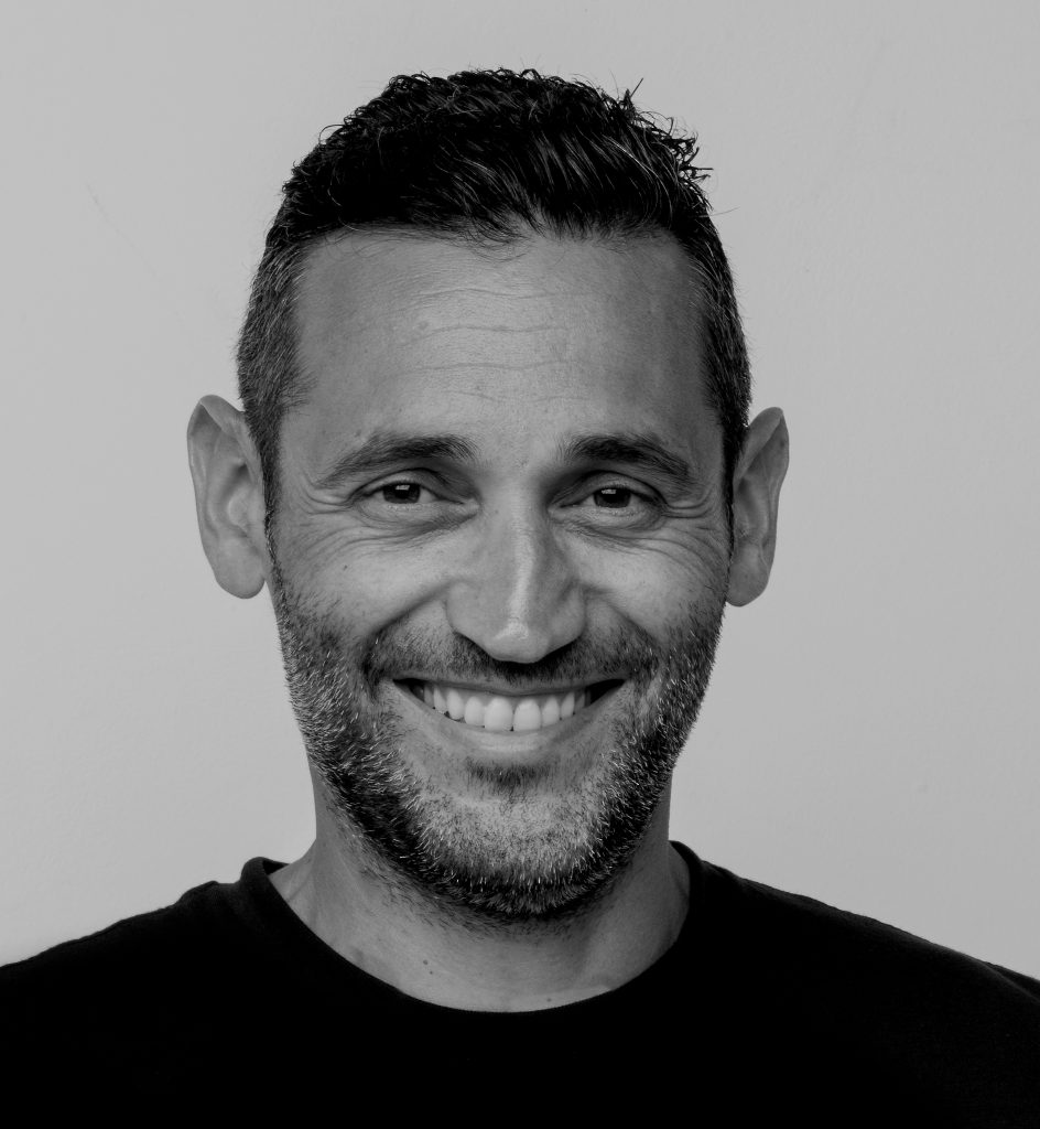 REINTERPRETING THE HOCKNEY UNIVERSE WITH JOSÉ NAVARRO - Etnia Barcelona ...